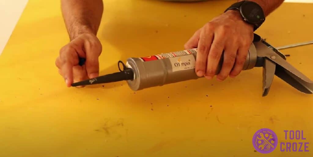 How To Seal A Caulking Tube For Reuse (5 DIY Tips) - Tool Croze
