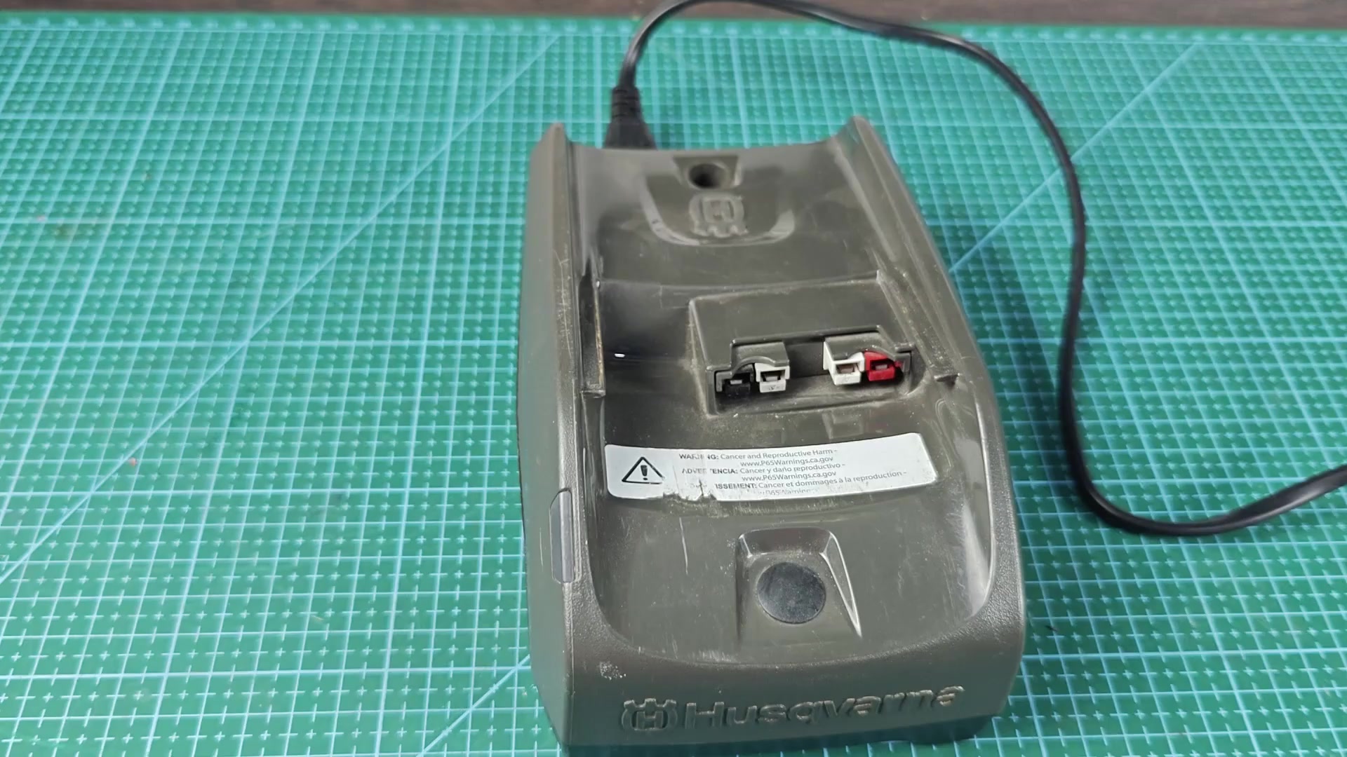 Husqvarna 40-C80 Charger Light Codes: Red, Blinking Red, and Green ...
