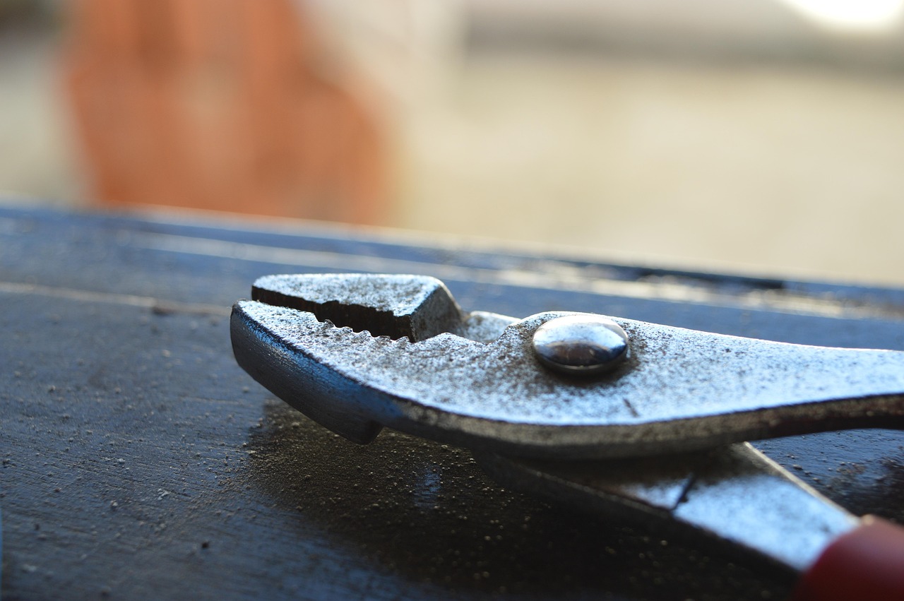 7 Types of Locking Pliers Every DIYer Should Know - Tool Croze